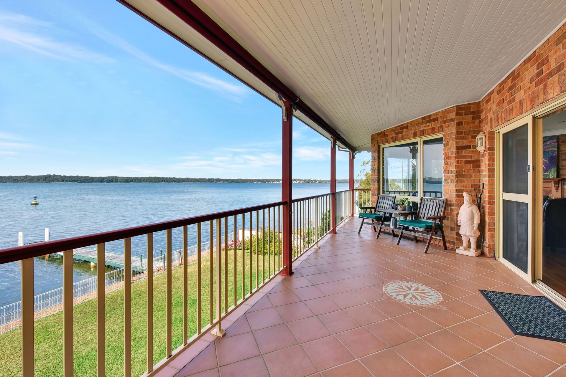 Sunshine Lake Views – Absolute Waterfront | | Alloggio